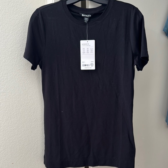 Athleta | Tops | Athleta Outbound Black Short Sleeve Tee Size Small ...